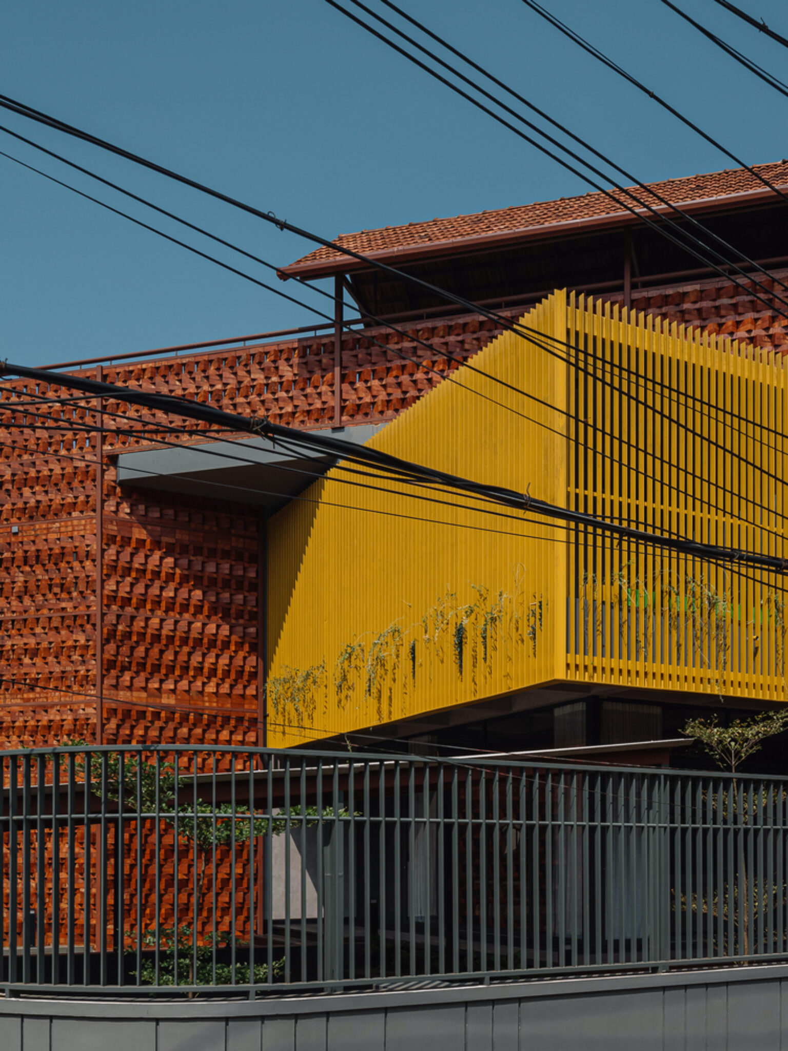 The Yellow Box | Aslam Sham Architects – Arch2O.com