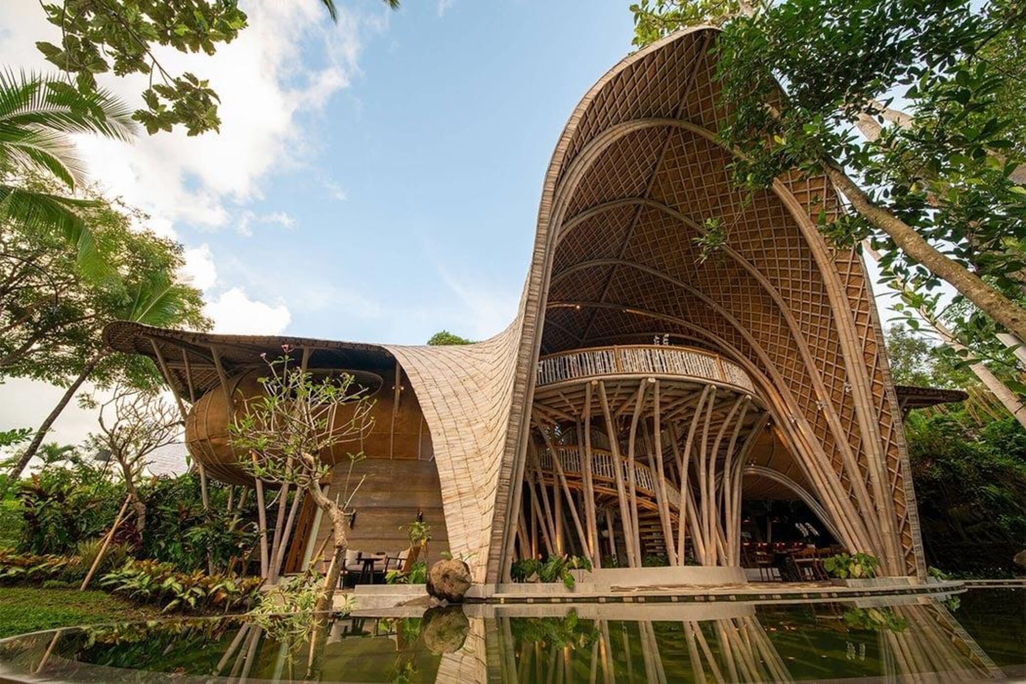 Living Buildings: How Vernacular Architecture Creates Spaces That ...