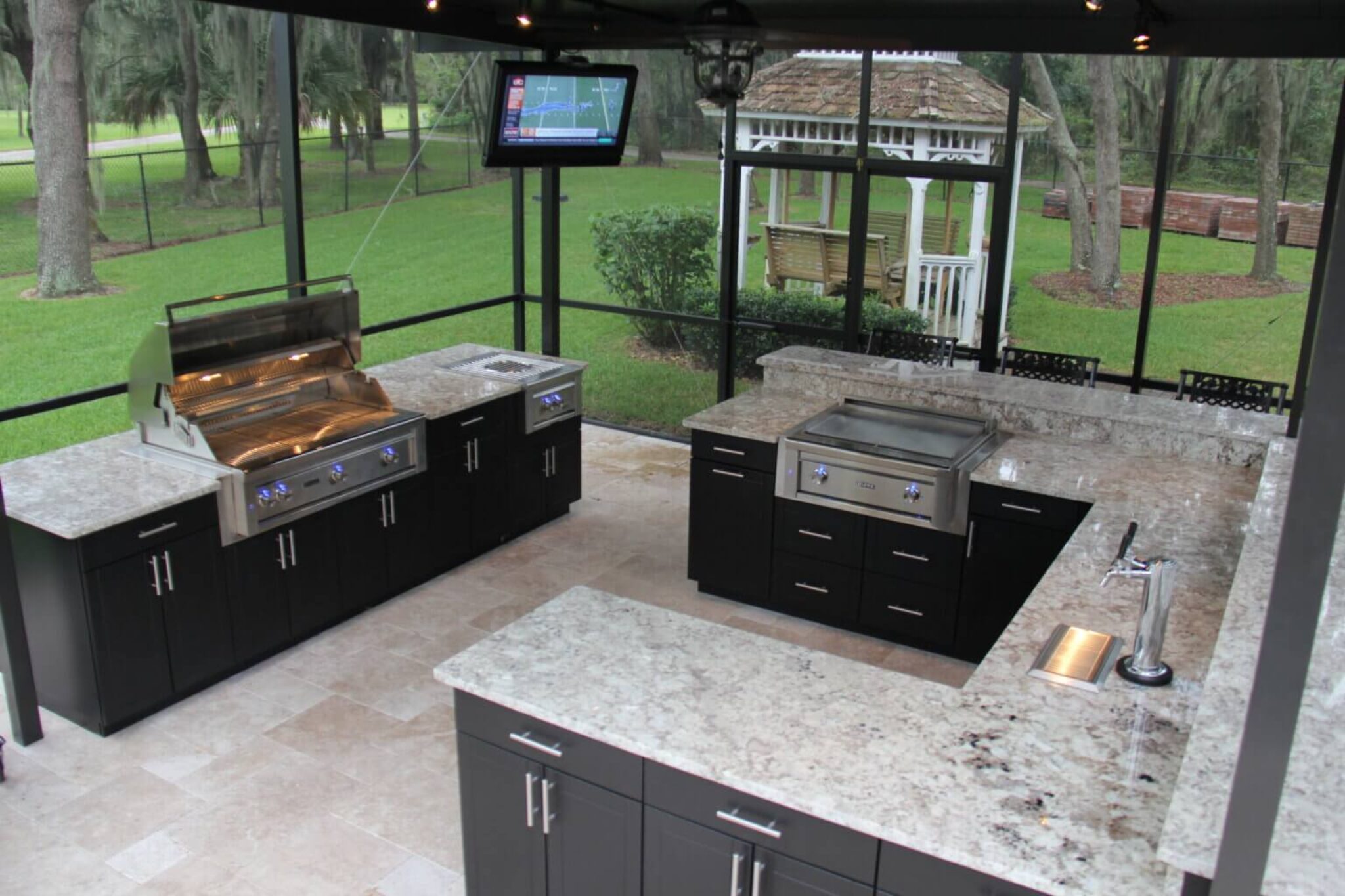 Smart Outdoor Kitchen Design Ideas: 25 Design Solutions for Weather ...
