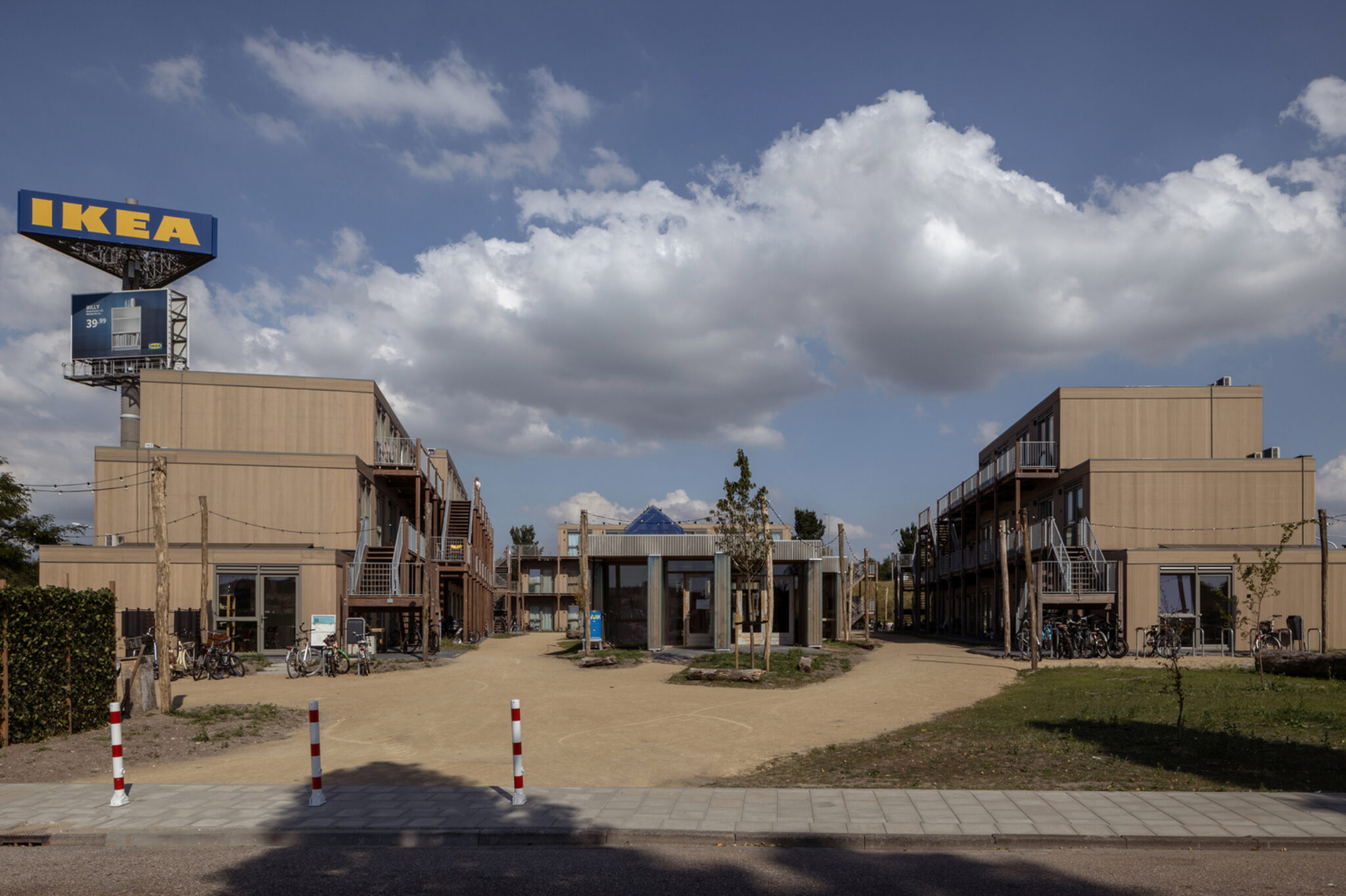 Circular Living Room and Temporary Housing | VLOT architecten - Arch2O.com