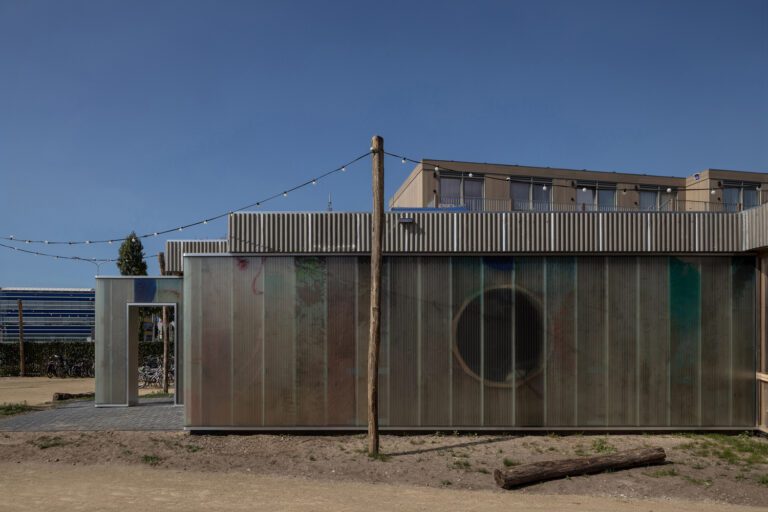 Circular Living Room and Temporary Housing | VLOT architecten - Arch2O.com