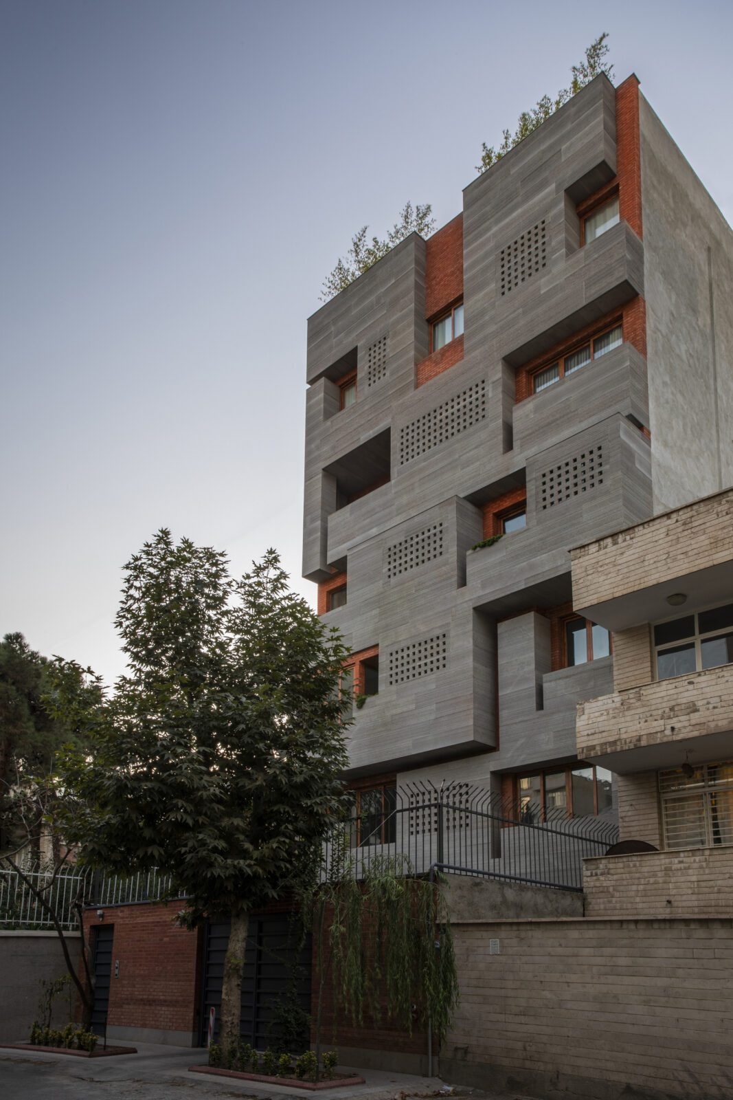 Afshar Residential Building | Ayeneh Office - Arch2O.com