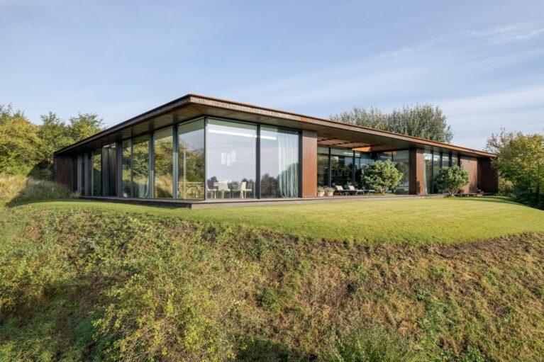 House in the Slope | 77 Studio architecture - Arch2O.com