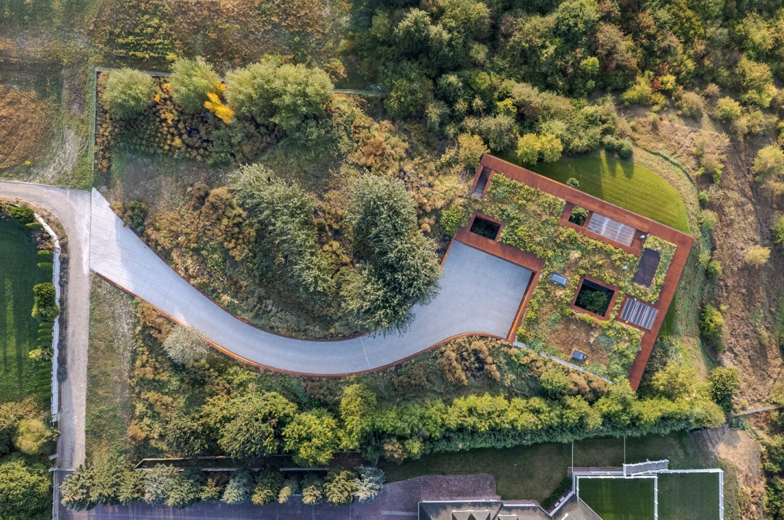 House in the Slope | 77 Studio architecture - Arch2O.com