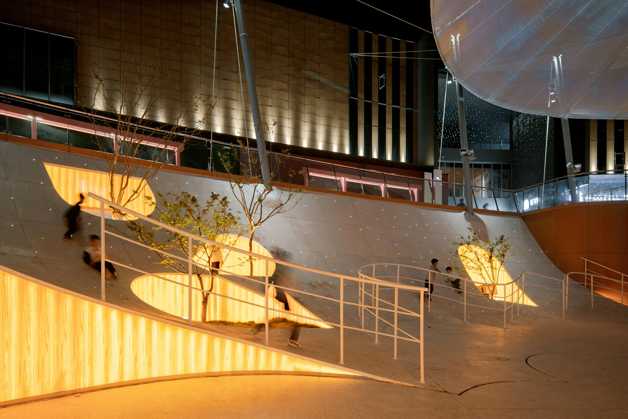 The Floating Courtyard - Underground Entrance Plaza Renovation | Deep ...