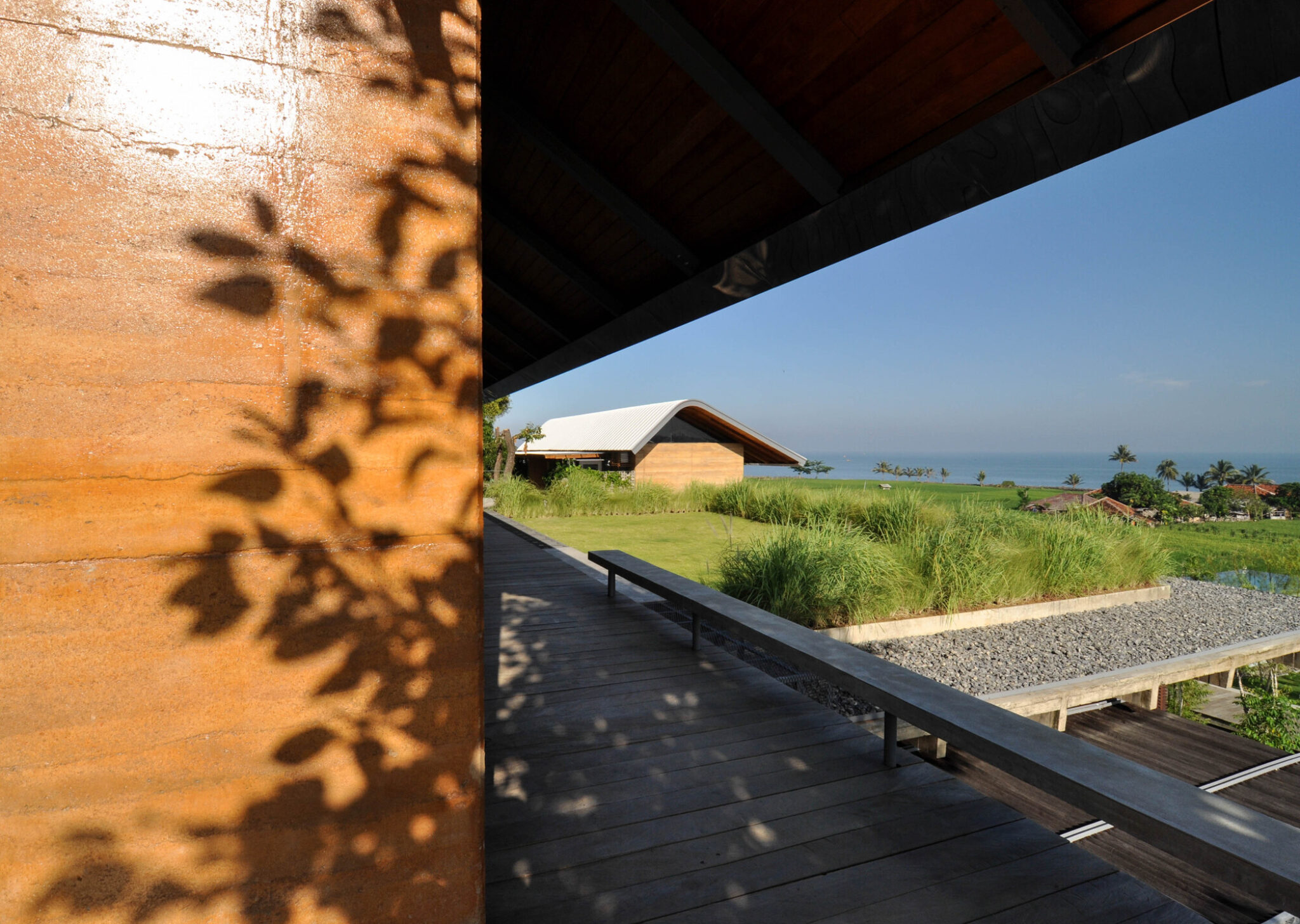Omah Tanah Hosuse | Budi Pradono Architects - Arch2O.com