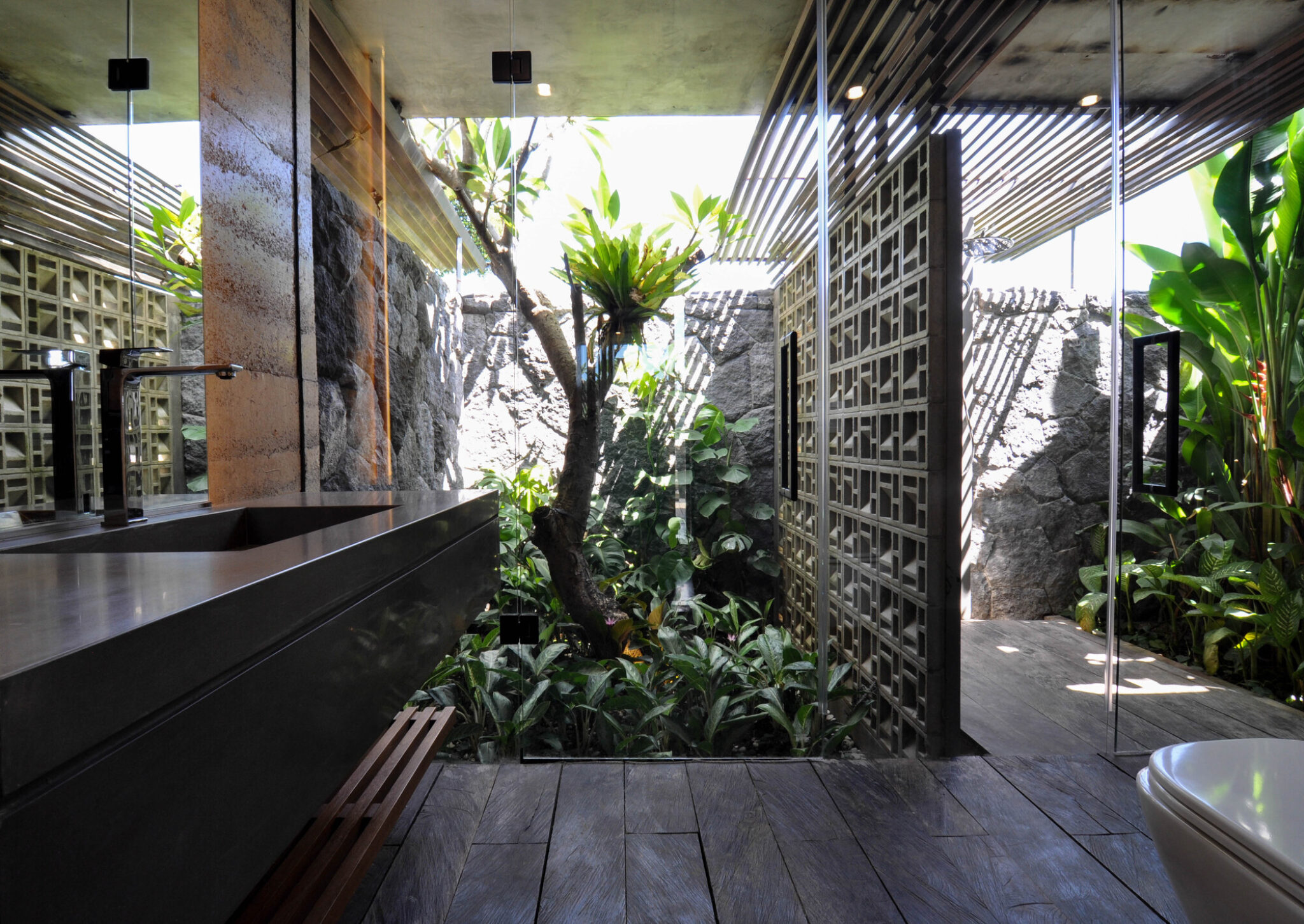 Omah Tanah Hosuse | Budi Pradono Architects - Arch2O.com