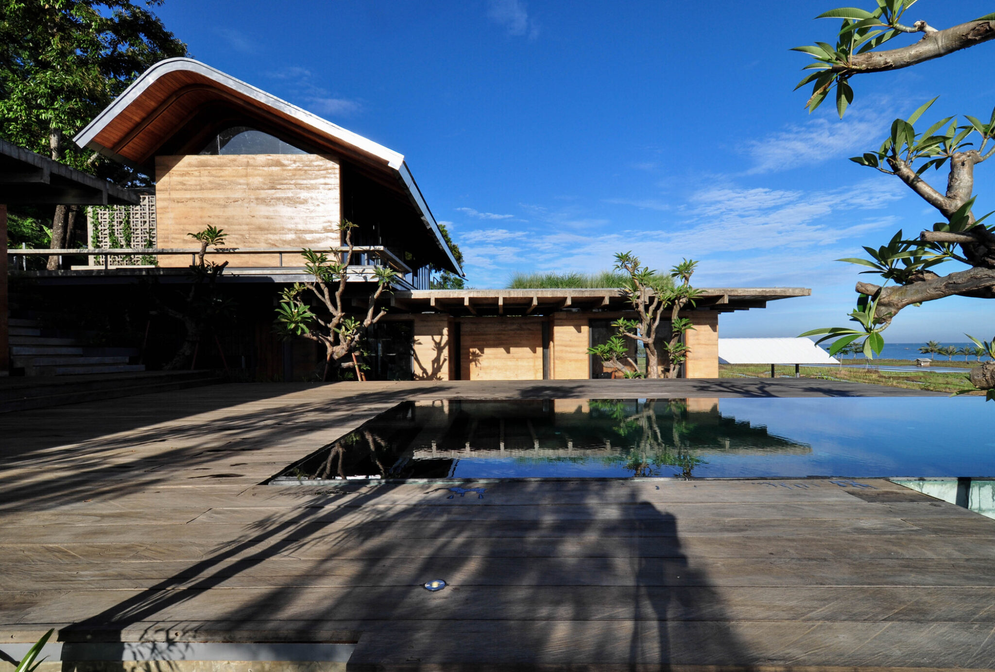 Omah Tanah Hosuse | Budi Pradono Architects - Arch2O.com