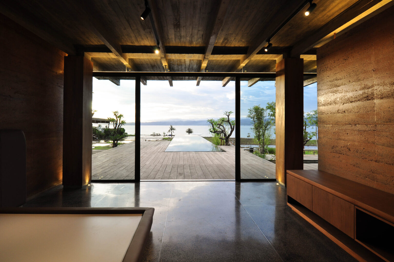Omah Tanah Hosuse | Budi Pradono Architects - Arch2O.com