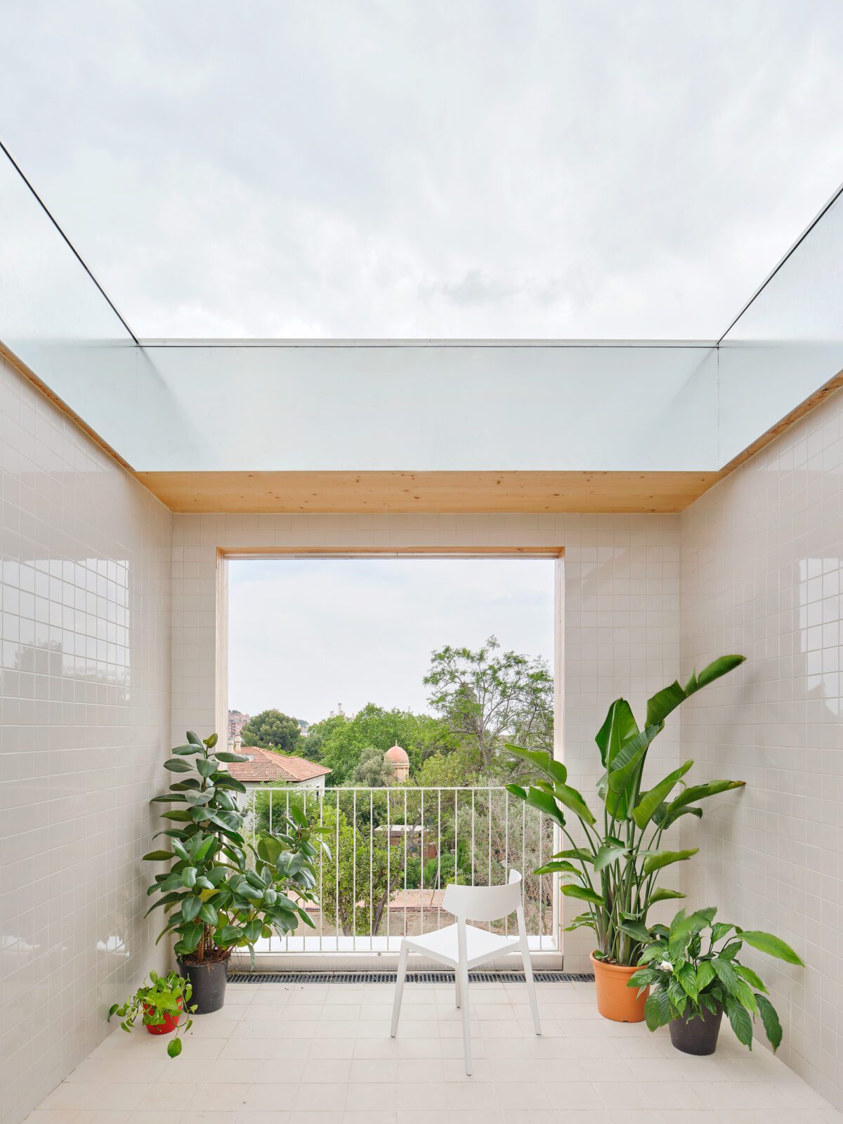 Shelter for Homeless Women in Barcelona | Vivas Arquitectos - Arch2O.com