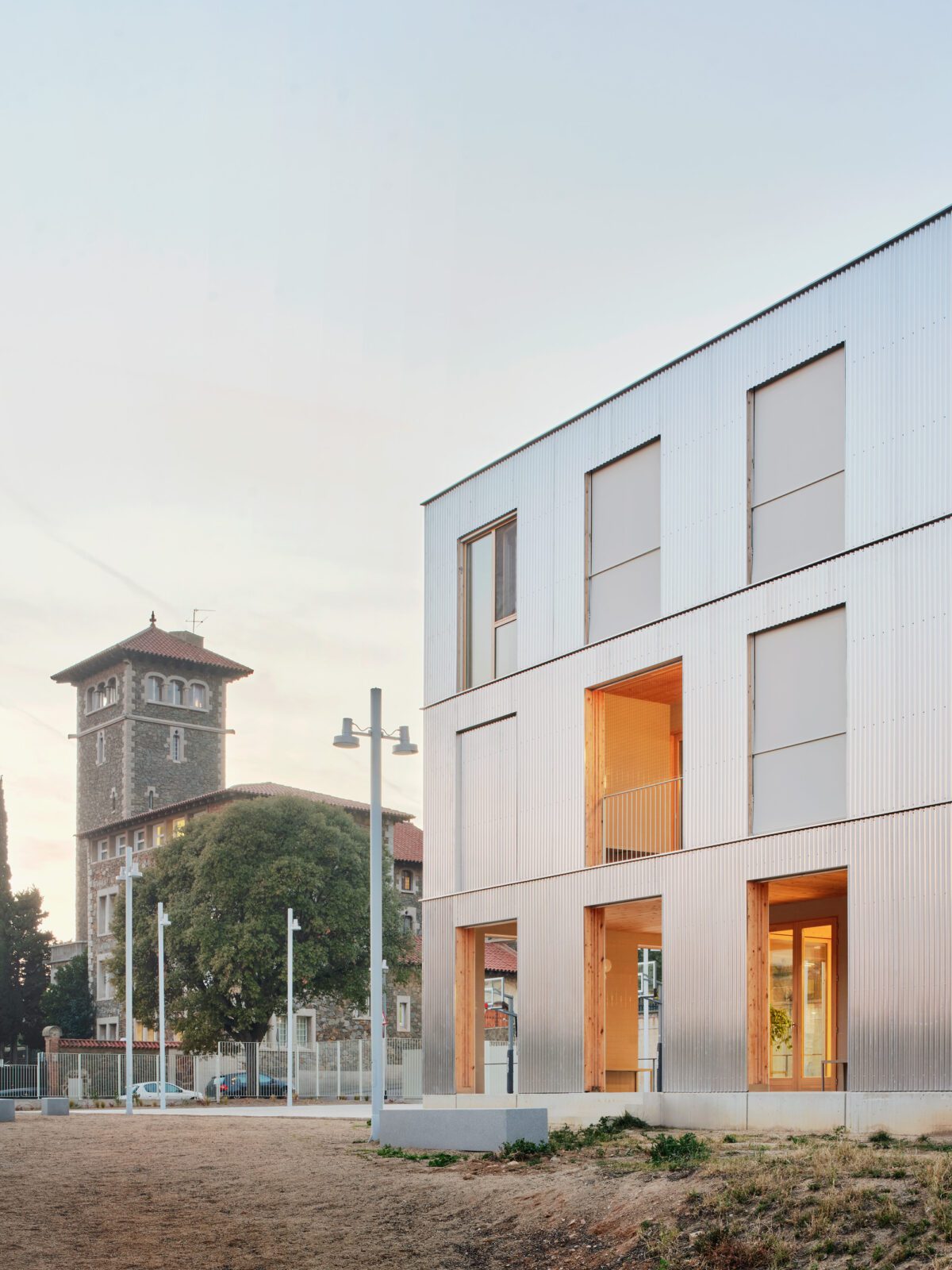Shelter for Homeless Women in Barcelona | Vivas Arquitectos - Arch2O.com