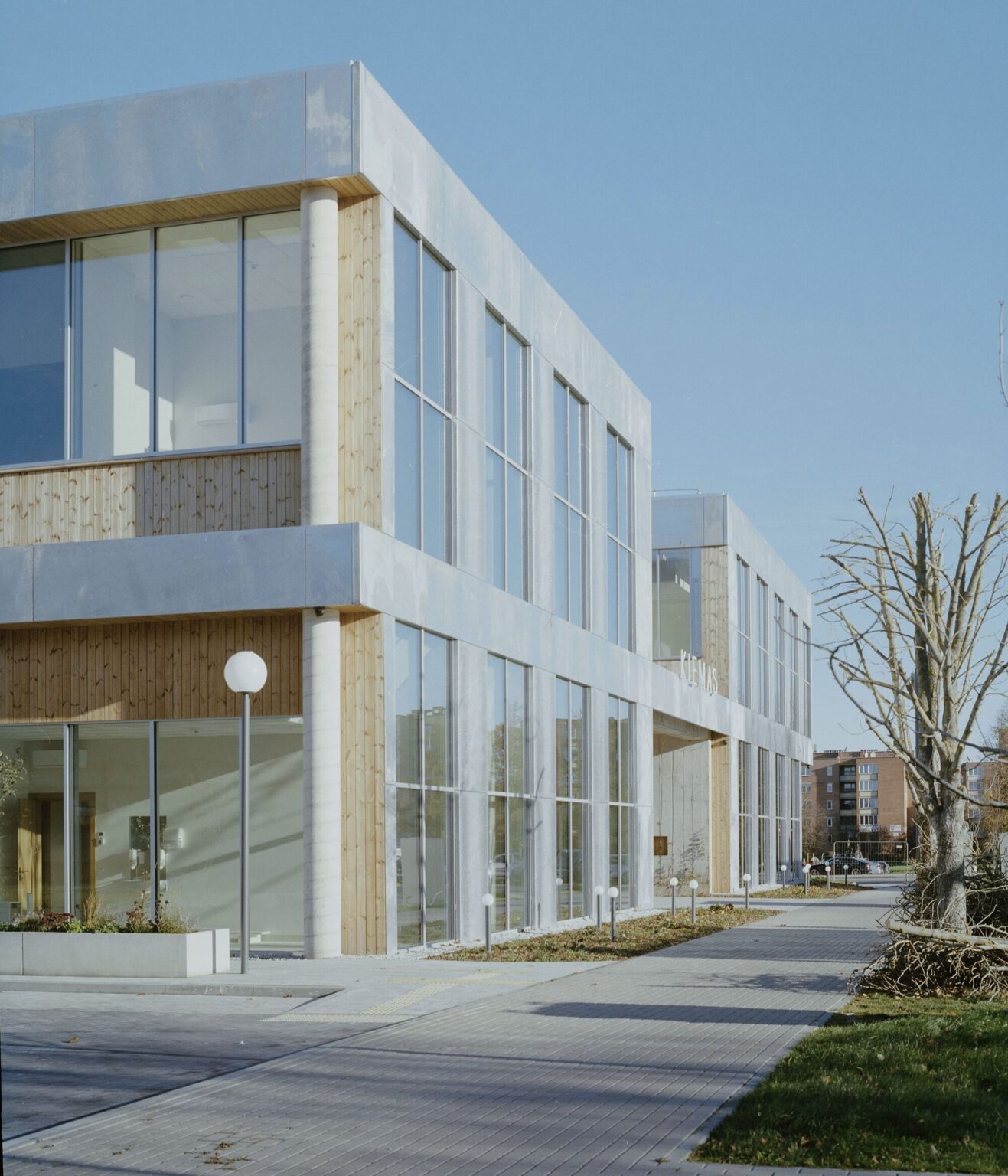 Courtyard Mixed-Use Building | After Party - Arch2O.com