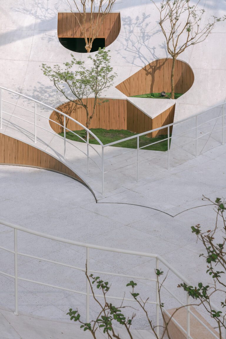 The Floating Courtyard - Underground Entrance Plaza Renovation | Deep ...