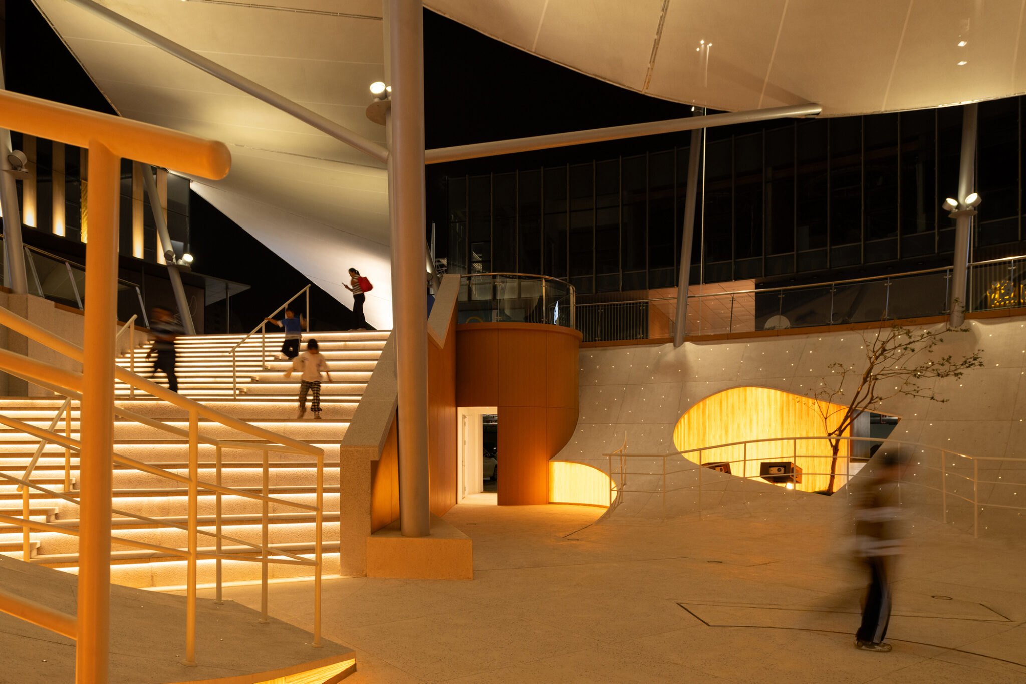 The Floating Courtyard - Underground Entrance Plaza Renovation | Deep ...